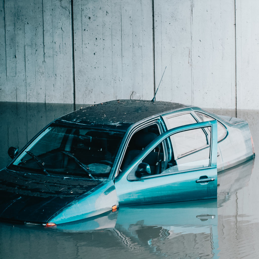 Amazing HD Photos about  Wasserschaden Auto Durch Regen  with NO AI Images